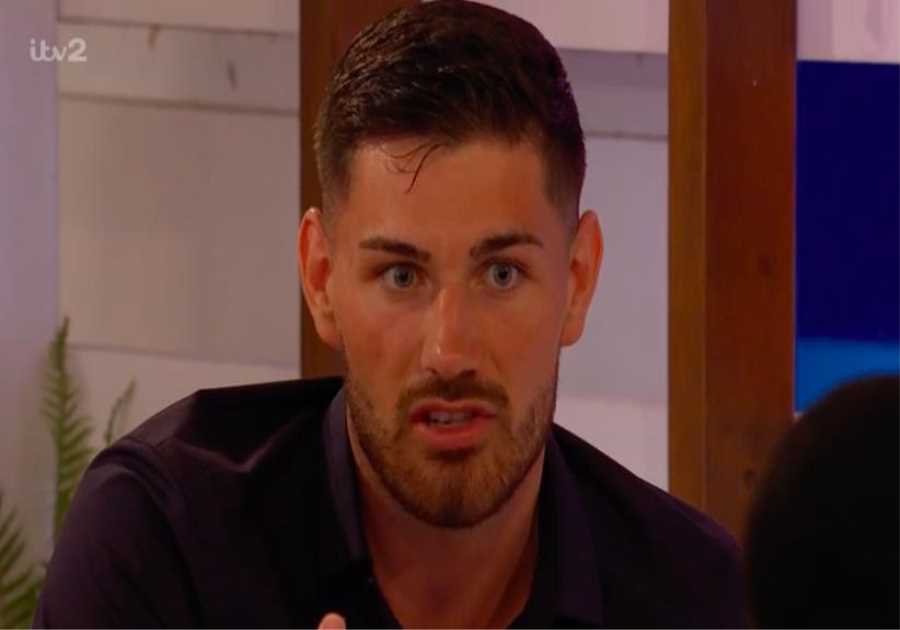 Love Island fans cheer Islander as he ‘puts Sammy Root in